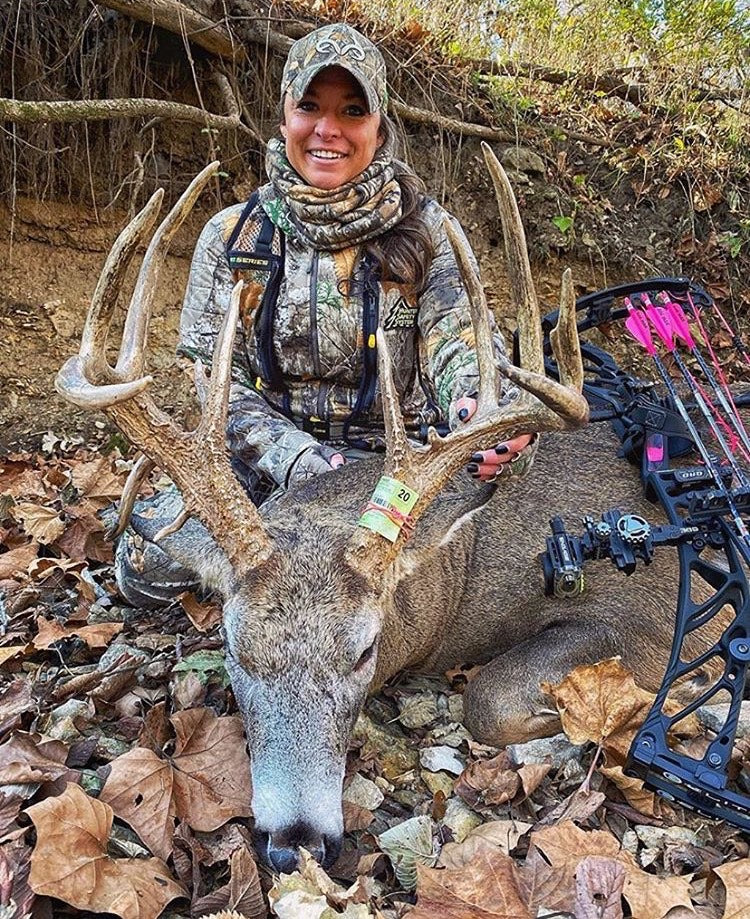 Krysten McDaniel Shoots Drops a Bruiser – TLO Outdoors